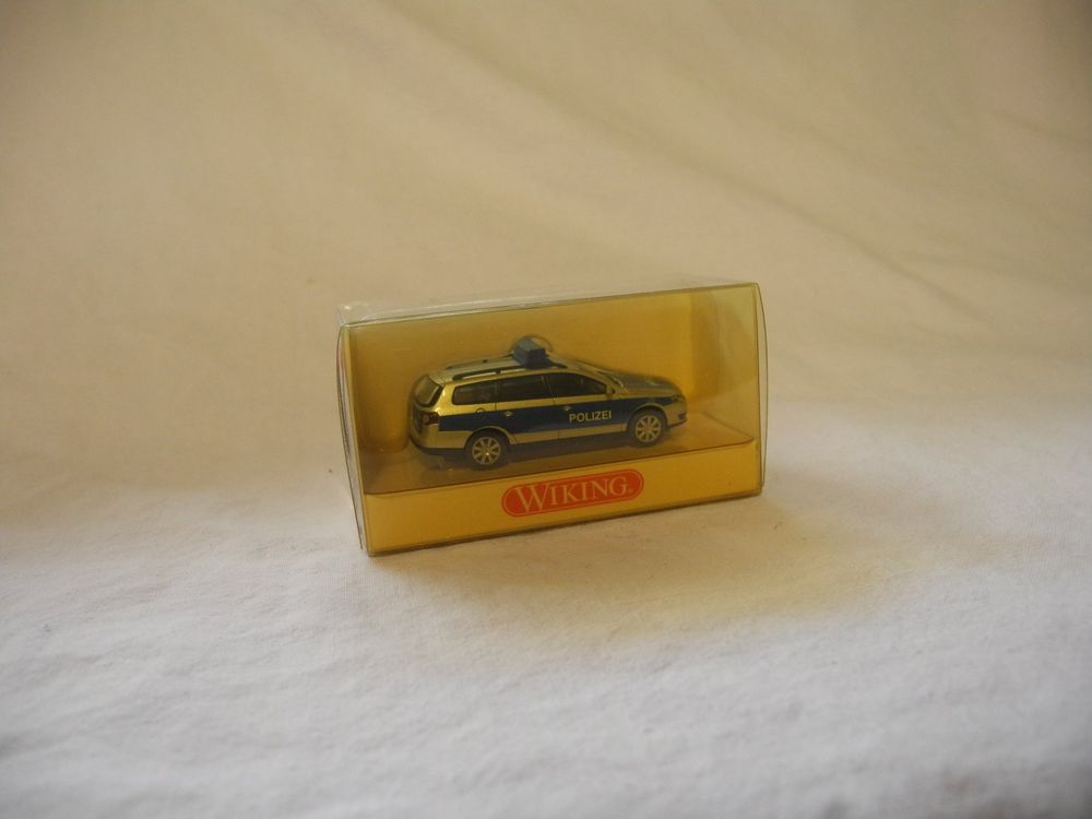 WIKING 104 29 33 VW PASSAT VARIANT POLIZEI 1:87 MIB | Kaufen auf Ricardo
