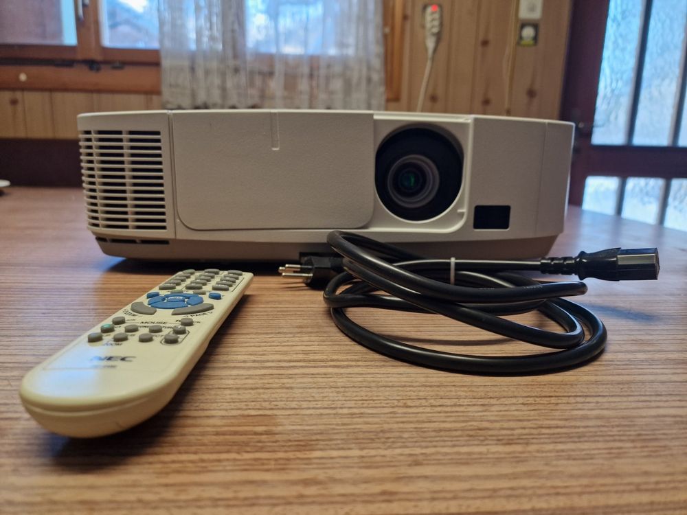 HD-Beamer Auflösung: WXGA 1280x800 Pixel 4500 Ansi-Lumen (Gebraucht) in ...