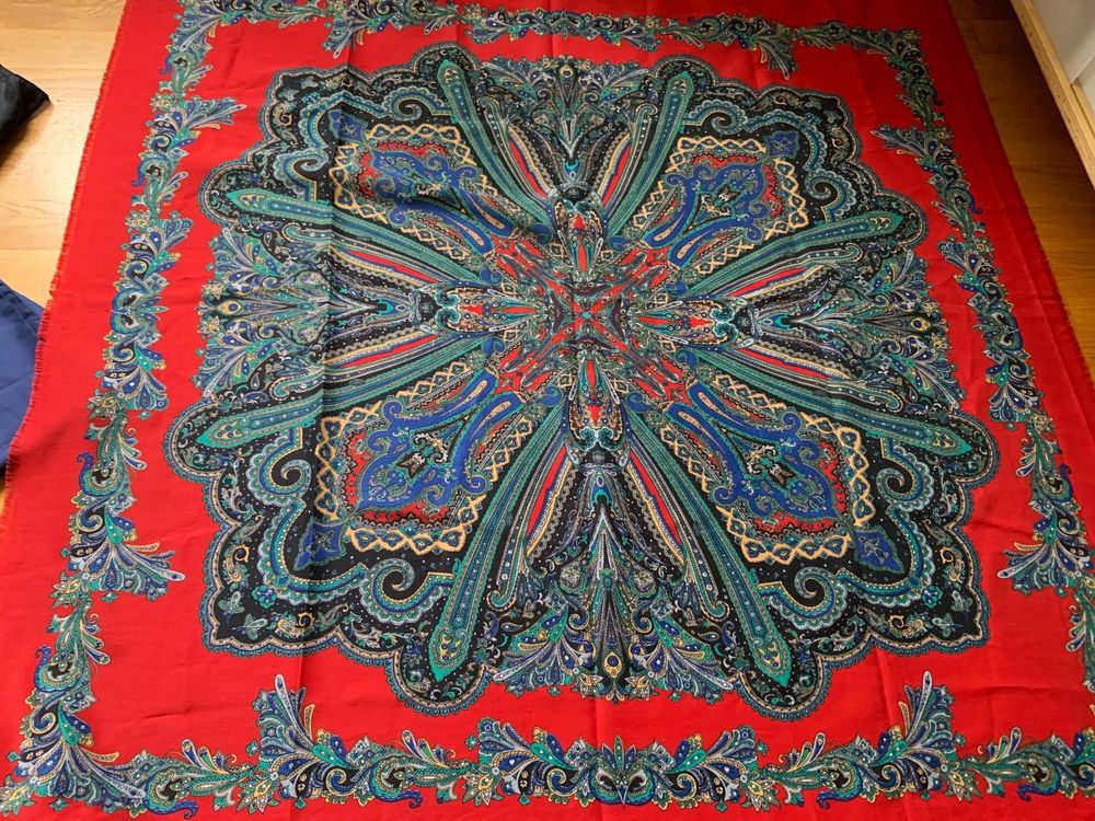 Schönes rotes Tuch mit Paisleymuster um 1990 (Gebraucht) in Richterswil ...