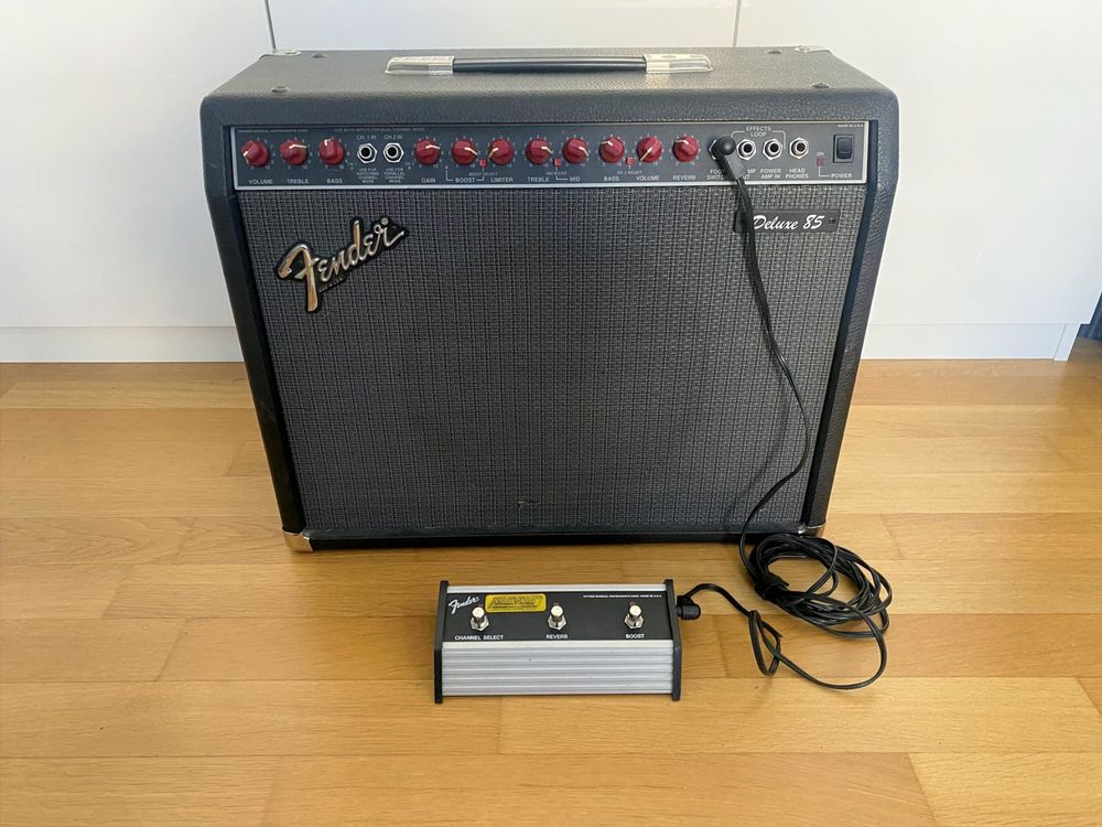 Fender Deluxe 85 Gitarrenverstärker –Transistor – voll funk (Gebraucht ...