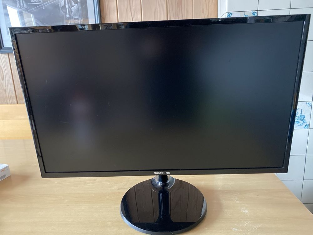 Pc Monitor Samsung (Gebraucht) in Huttwil für CHF 10 – nur Abholung auf ...