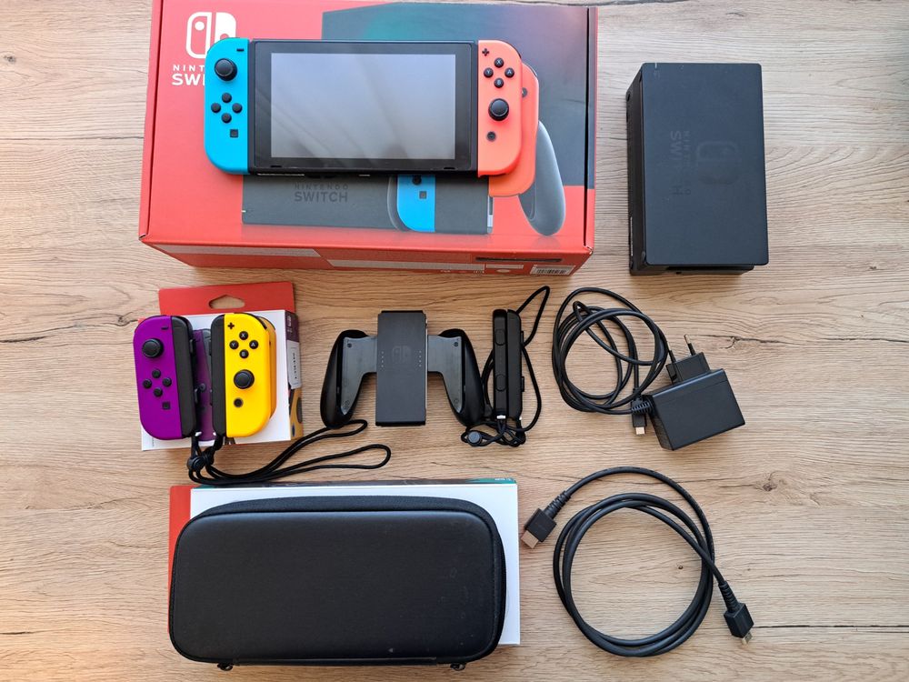 Nintendo Switch mit OVP ink. Extra Joy-Con Set und Case | Kaufen auf ...
