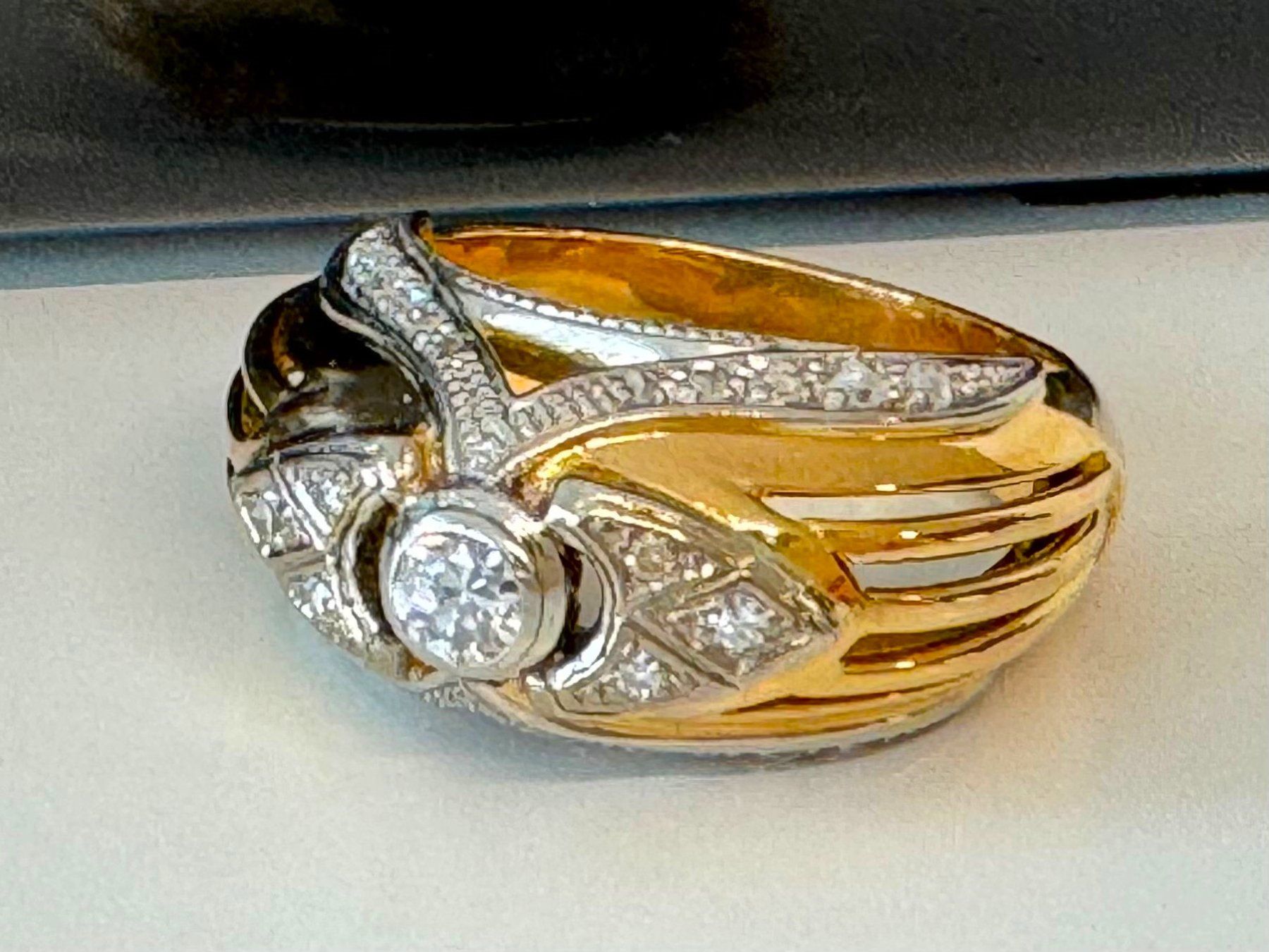 Auffallender, antiker Ring 750 Gold & Platin mit Diamanten (Gebraucht ...