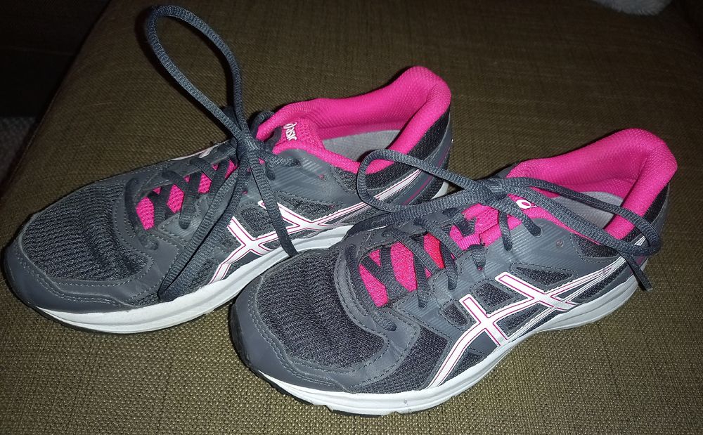 Asics Mädchen Sportschuhe Gr. 39 (UK 5.5, US 7.5) Turnschuhe (Gebraucht) in Urtenen-Schönbühl ...