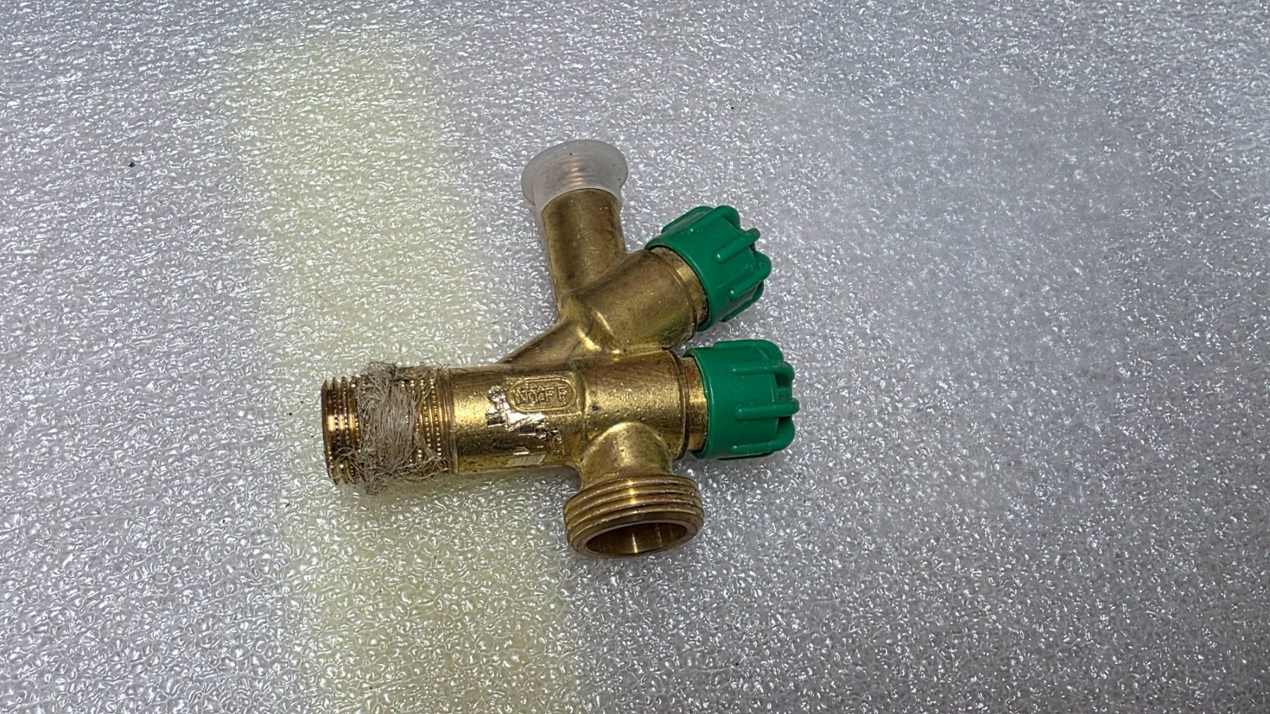 Robinet siduo 1/2 x 3/8 x 3/4 (Usato) a Bionnens per CHF 5 – con ...