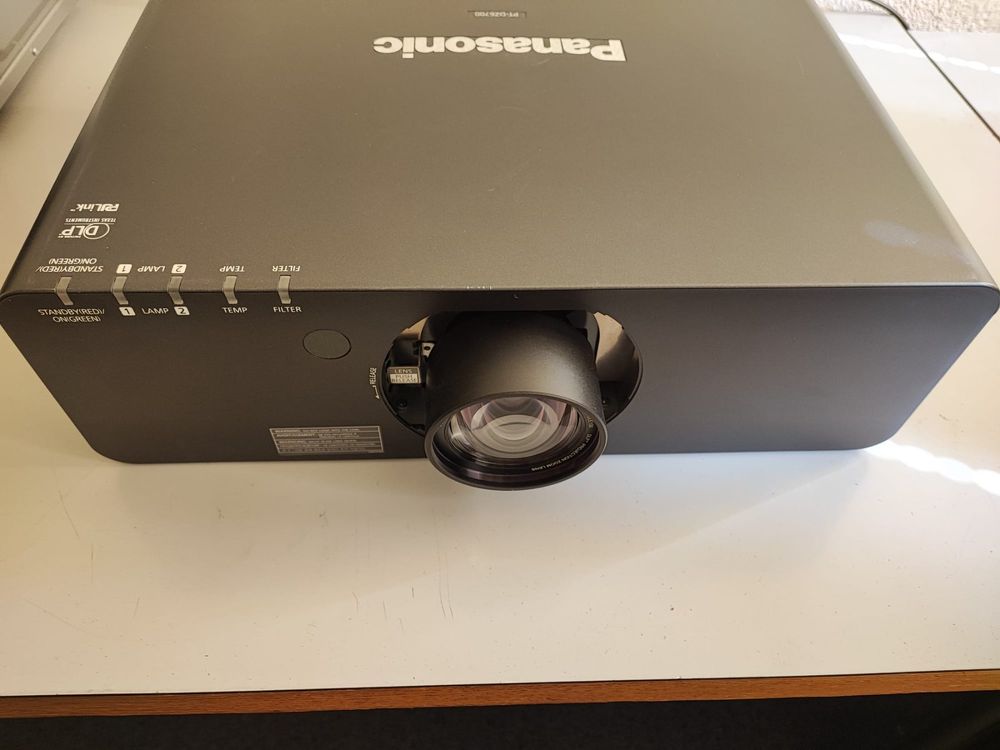 Panasonic PT-DZ6700 Beamer / Projektor / 6000 Lumen (Gebraucht) in ...