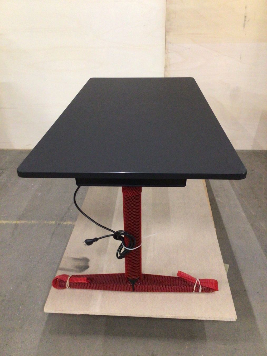 Vitra Tyde 2 Bürotisch (Neu (gemäss Beschreibung)) in arth für CHF 500 ...