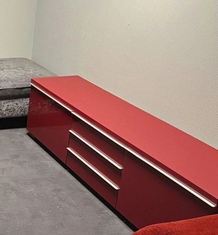 TV-Lowboard in Rot, Hochglanz lackiert (Gebraucht) in Altendorf für CHF ...