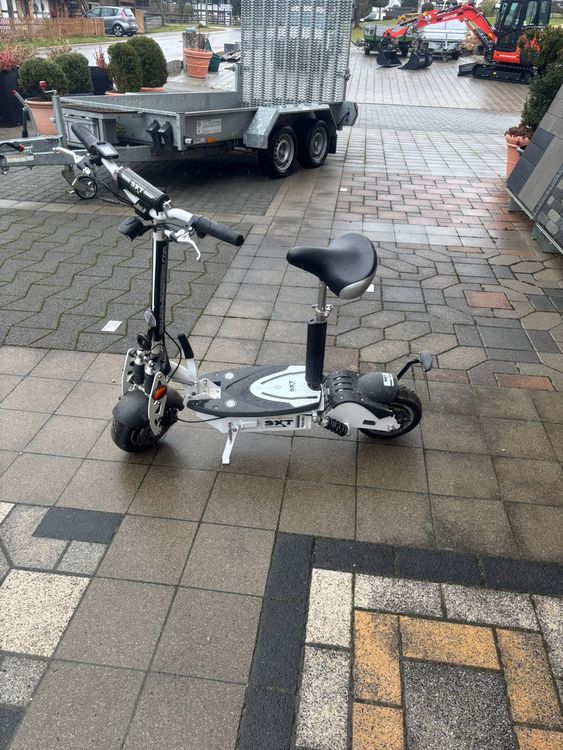 Elekto Scooter SXT500 EEC weiss 20 Km/h (Gebraucht) in Rizenbach für ...