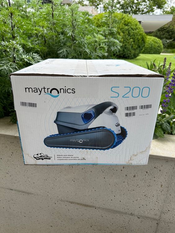 BRAND NEW Dolphin S200 robot swimming pool cleaner (Neu und ...