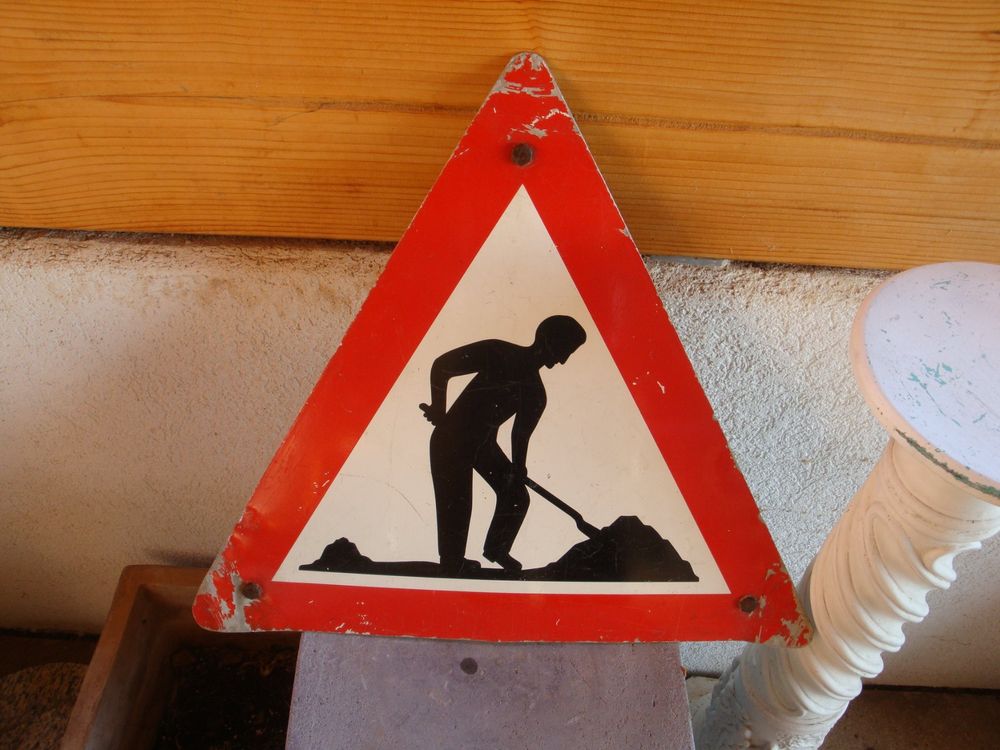 Baustellenschild mit Halterung (Defekt) in Enggistein für CHF 10 – mit ...