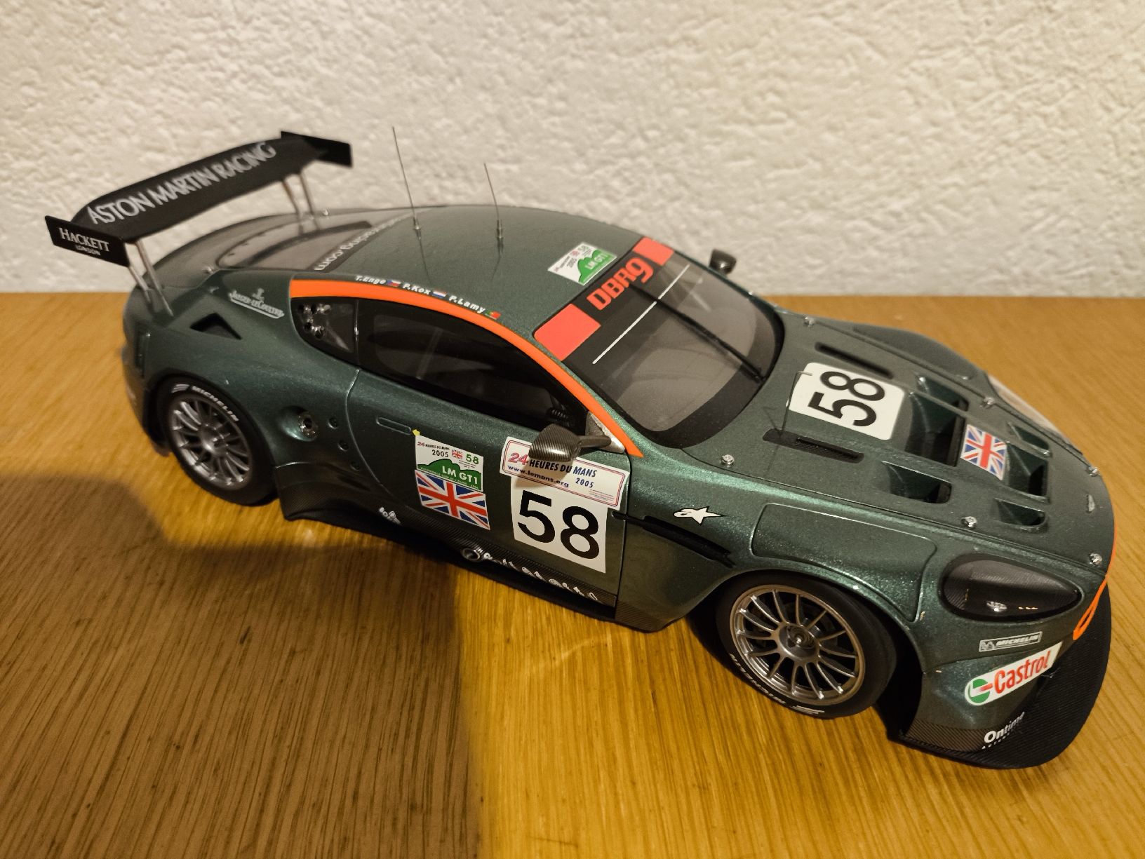 Aston Martin DBR9 GT1 Modellauto - AutoArt 1:18 (Gebraucht) in Trub für ...