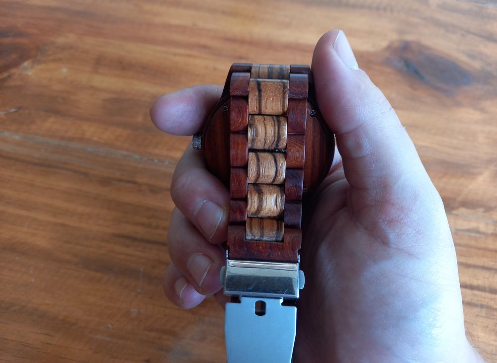 Uhr mit Automatikaufzug aus Holz mit römischen Ziffern (Neu und originalverpackt) in Lausanne ...