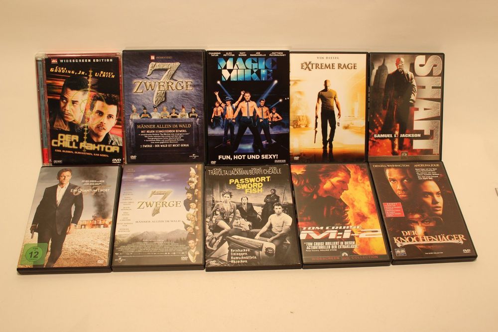 10x DVD Filme (James Bond, Der Chill Faktor, Magic Mike, ..) (Gebraucht) in Fehraltorf für CHF 3 ...