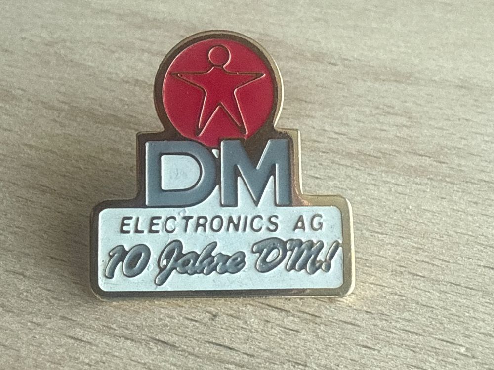 Pin DM Electronics 10 Jahre (Gebraucht) in Glattbrugg für CHF 1 – mit Lieferung auf Ricardo kaufen