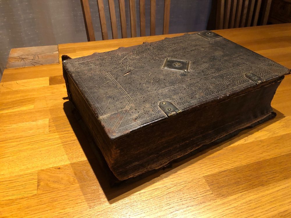 grosse antike Bibel,1728, Bern, mit Edelweiss | Kaufen auf Ricardo