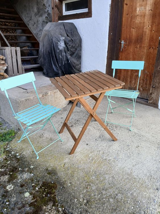 Tisch Set, zwei Metall Stühle und Holztisch (Gebraucht) in Obfelden für ...