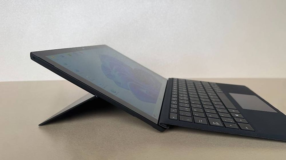 Microsoft Surface Pro 7+ mit 8GB RAM, 256GB SSD Win11 Office (Gebraucht ...