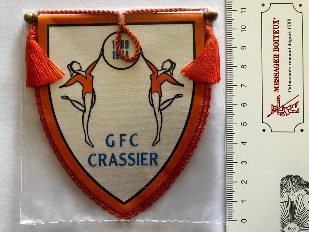 Vintage Fanion/Wimpel GFC CRASSIER (Neu und originalverpackt) in Gland für CHF 5 – mit Lieferung ...
