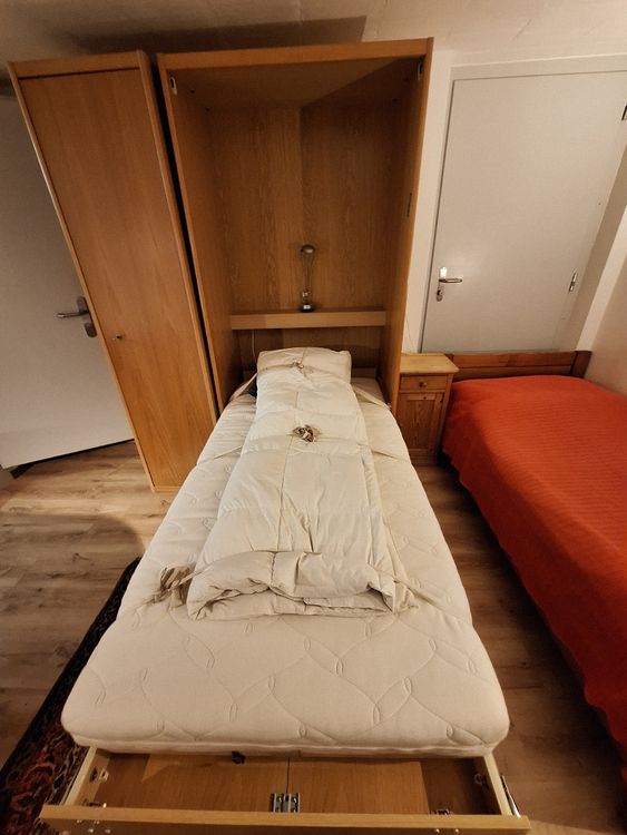 Schrankbett mit kaputter Rückwand ohne Matratze (Gebraucht) in Kallnach für CHF 33 – nur ...