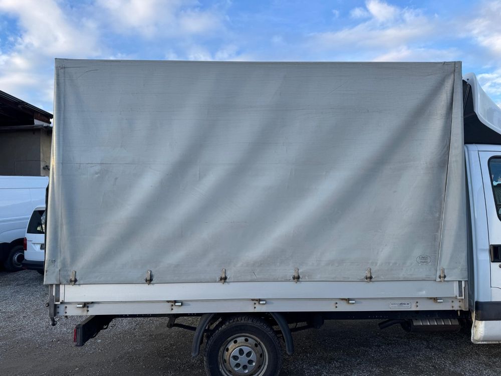 Blache mit Spoiler für Lieferwagen war auf Iveco montiert (Gebraucht ...