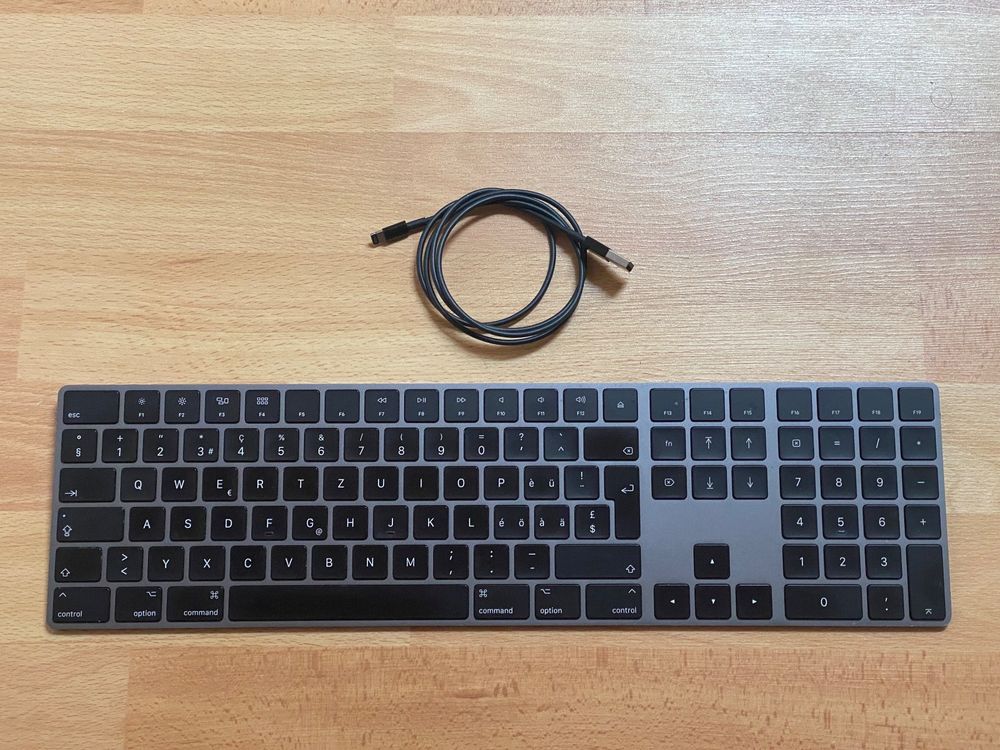 Apple Magic Keyboard CH (schwarz, black) mit Ziffernblock (Gebraucht ...