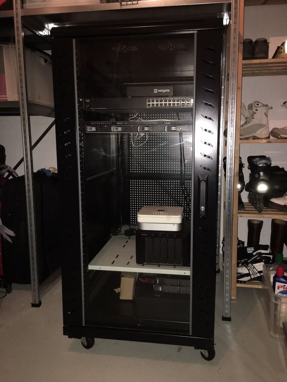 Serverschrank 19" mit Glastür und Rollen (Gebraucht) in Jona für CHF ...