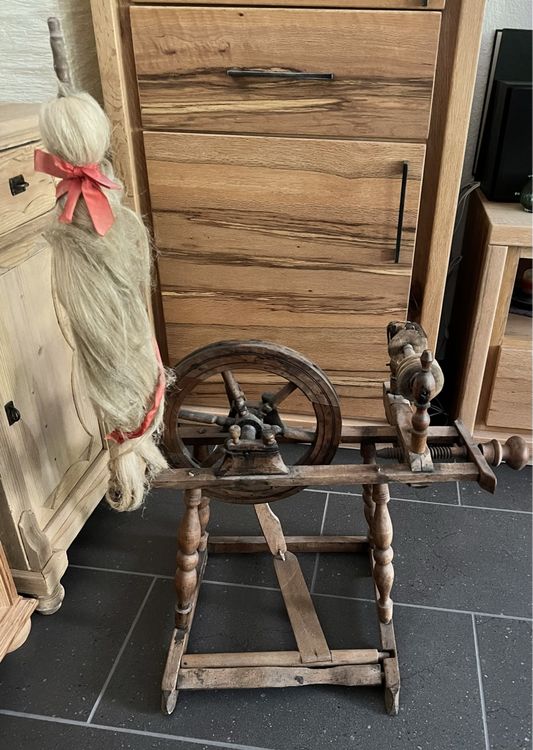 Spinnrad antik (Defekt) in Sevelen für CHF 1 – nur Abholung auf Ricardo ...