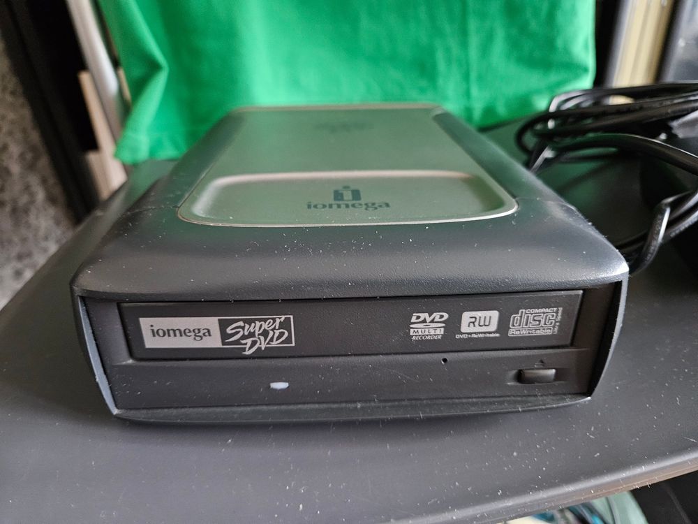 iomega Super DVD Model DVDRW4216E2D External DVD RW disc (Gebraucht) in ...