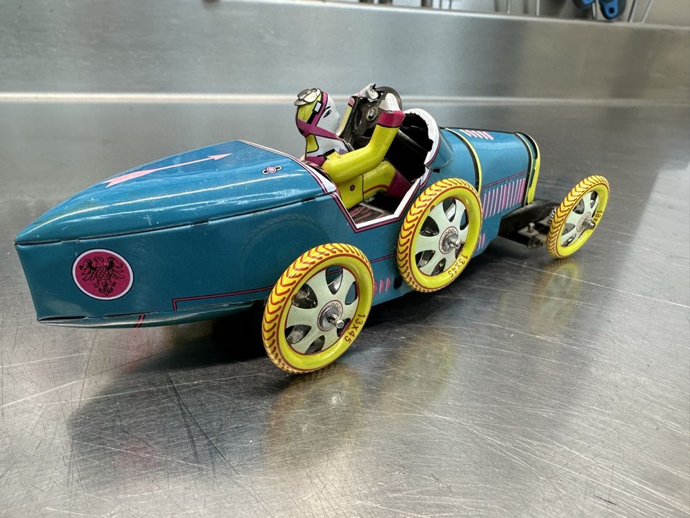 Altes Blech Auto zum aufziehen (Gebraucht) in Schwende für CHF 10 – nur ...