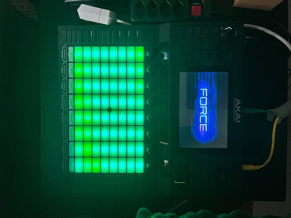 Akai Force Standalone-System für Musikproduktioktion & DJ (Gebraucht) in Grosshöchstetten für ...
