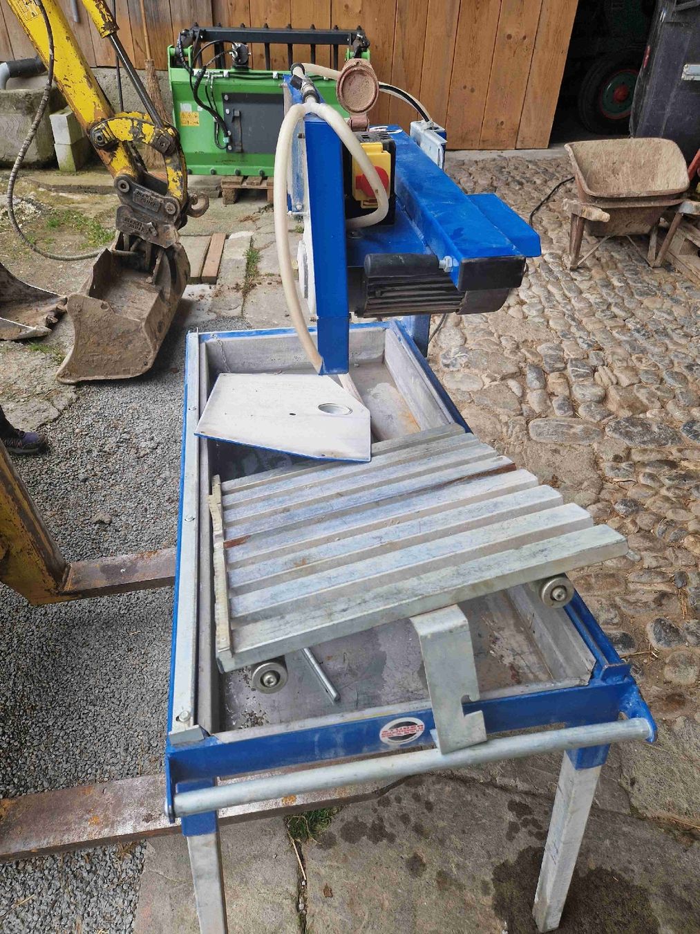 Steinschneidetisch mit Wasserkühlung (Gebraucht) in Zollikofen für CHF 450 – nur Abholung auf ...