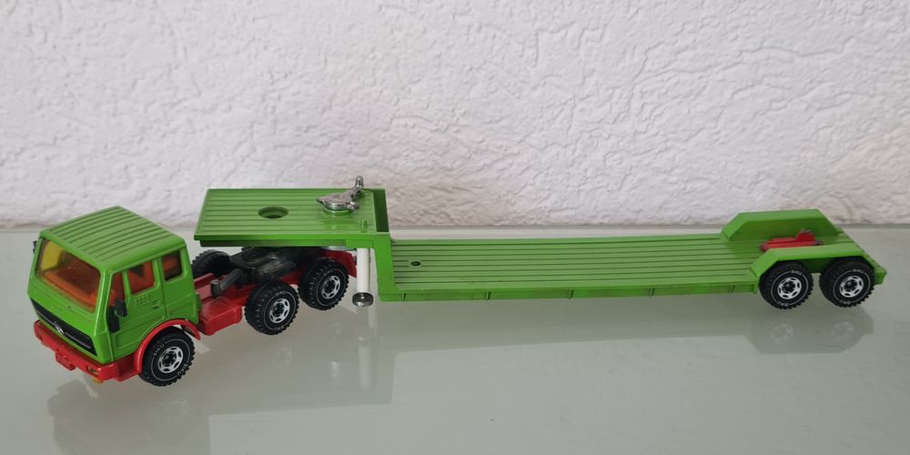 Siku 2232 Mercedes-Benz Schwerlasttransporter (Defekt) in Hünibach für ...