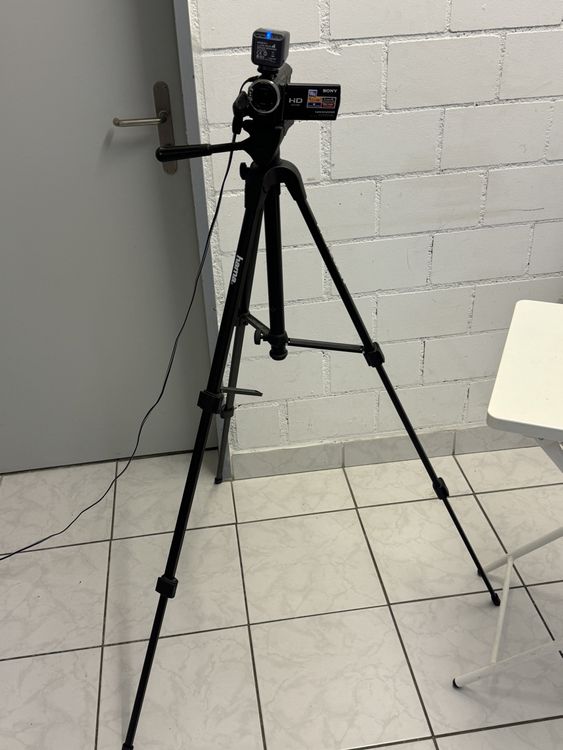 Sony HD Camcorder + Funkmikrofon + Stativ | Kaufen auf Ricardo
