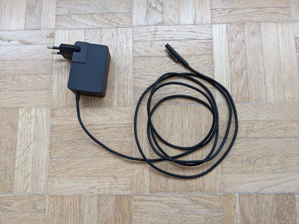 Surface Ladekabel (24W) (Gebraucht) in Zürich für CHF 15 – mit ...