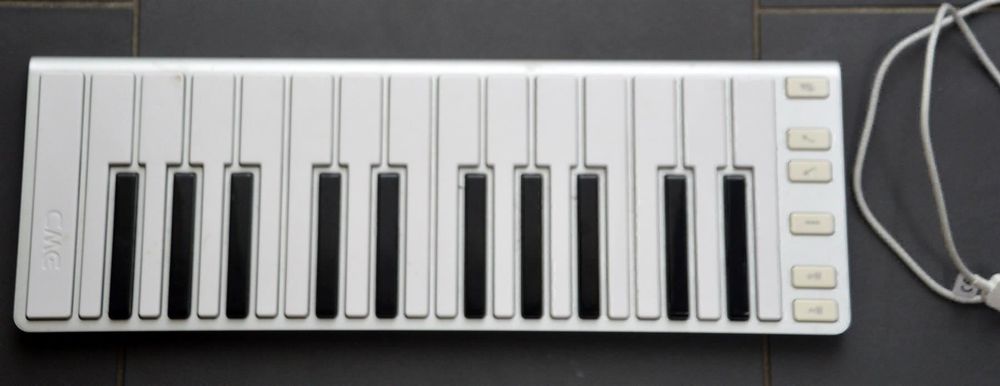CME Xkey 25-key Mobile Keyboard | Kaufen auf Ricardo