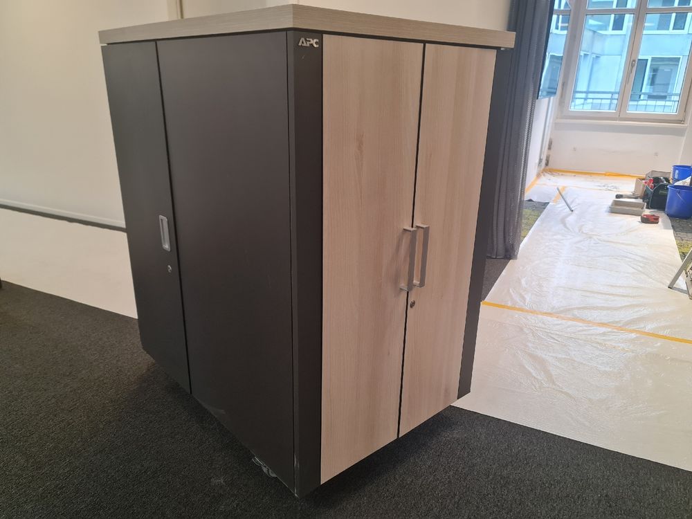 APC NetShelter CX - Silent Rack (Gebraucht) in Wiesendangen für CHF 400 ...