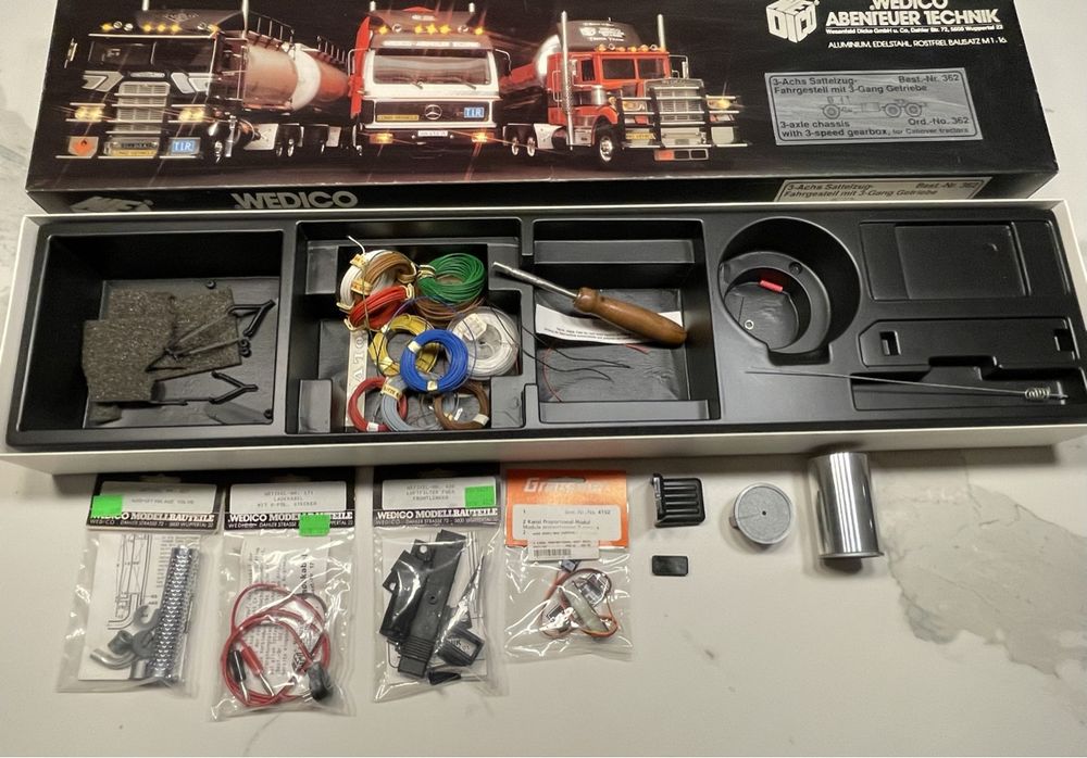 Wedico Volvo Lastwagen mit Tankauflieger (Neu (gemäss Beschreibung)) in ...