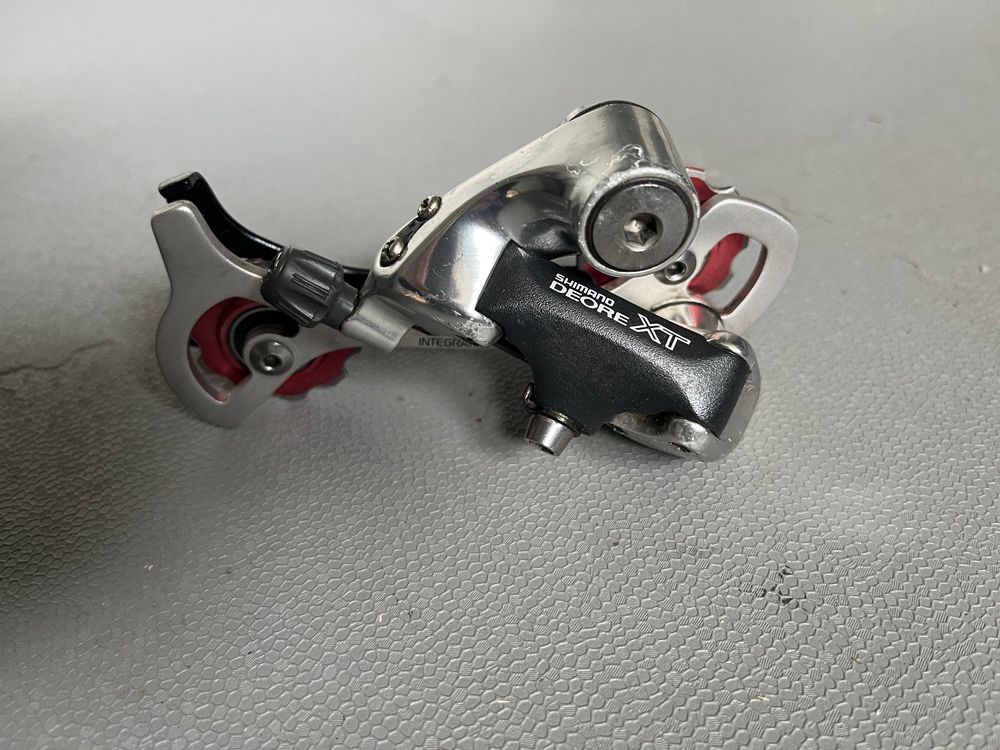Shimano Deore XT RD-M737 Schaltwerk rot Rollen (Gebraucht) in Massongex für CHF 25 – mit ...