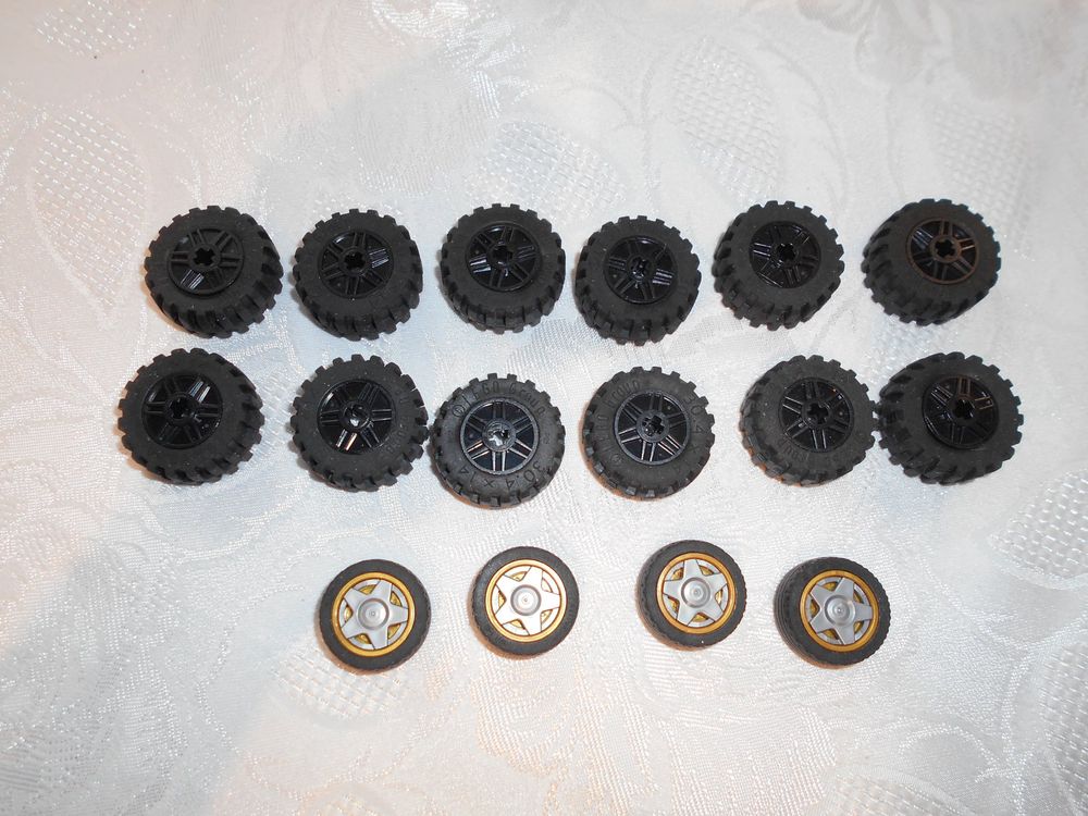 schwarze Lego Räder DM ca 30 + 24 mm ( Set 795 ) (Gebraucht) in ...