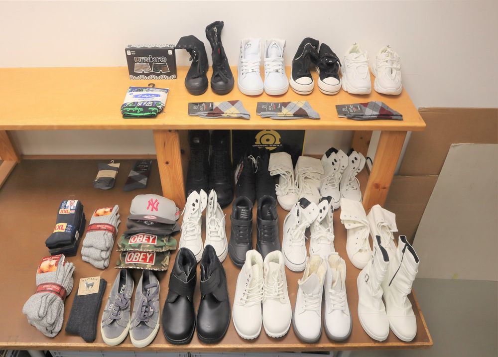Verwunderlich Socken Schuhe Billig Bild