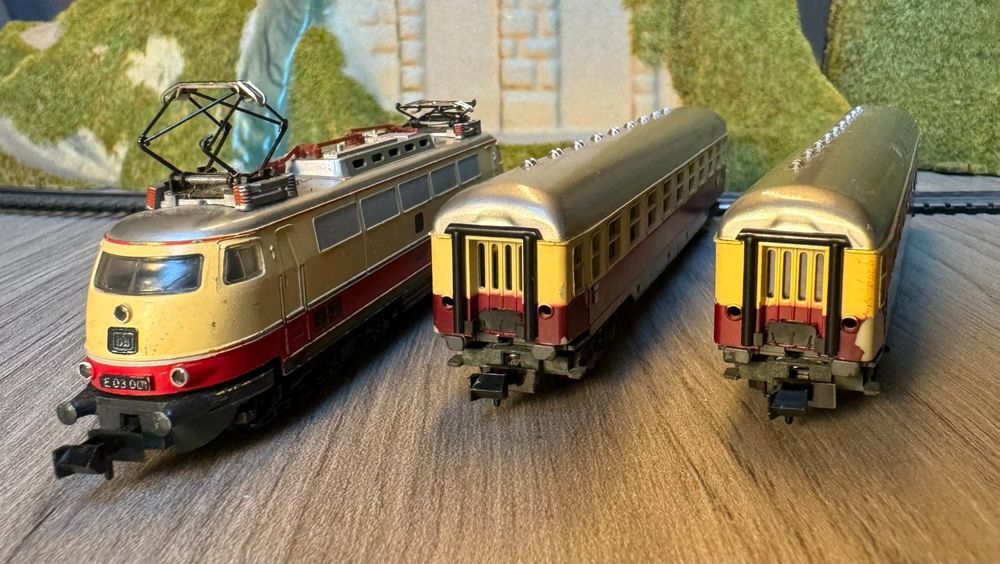 Locomotive Minitrix DB E03001 echelle N + 2 wagons (Gebraucht) in ...