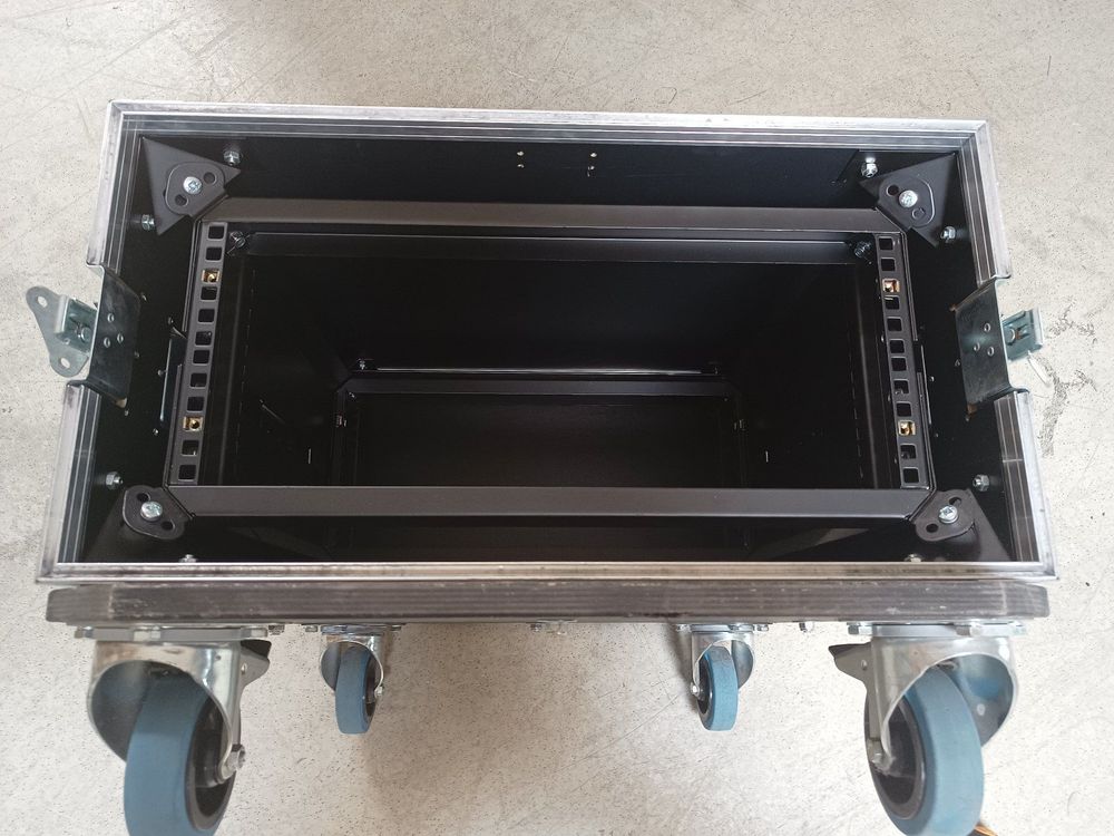 Flightcase 19" Antishock-Line 4HE Nr. 2 von 3 (OCC.) (D'occasion) à ...