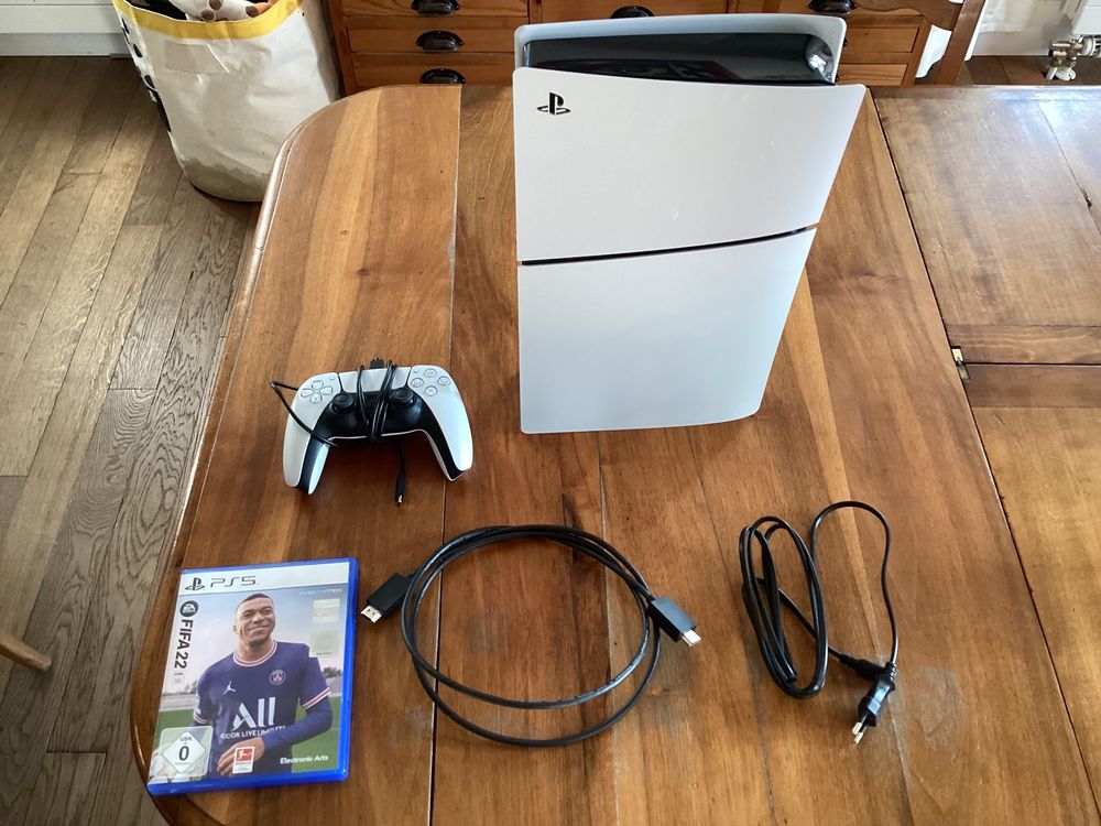 Sony PS5 Slim Disc Edition + FIFA 22 Top Zustand (Gebraucht) in ...