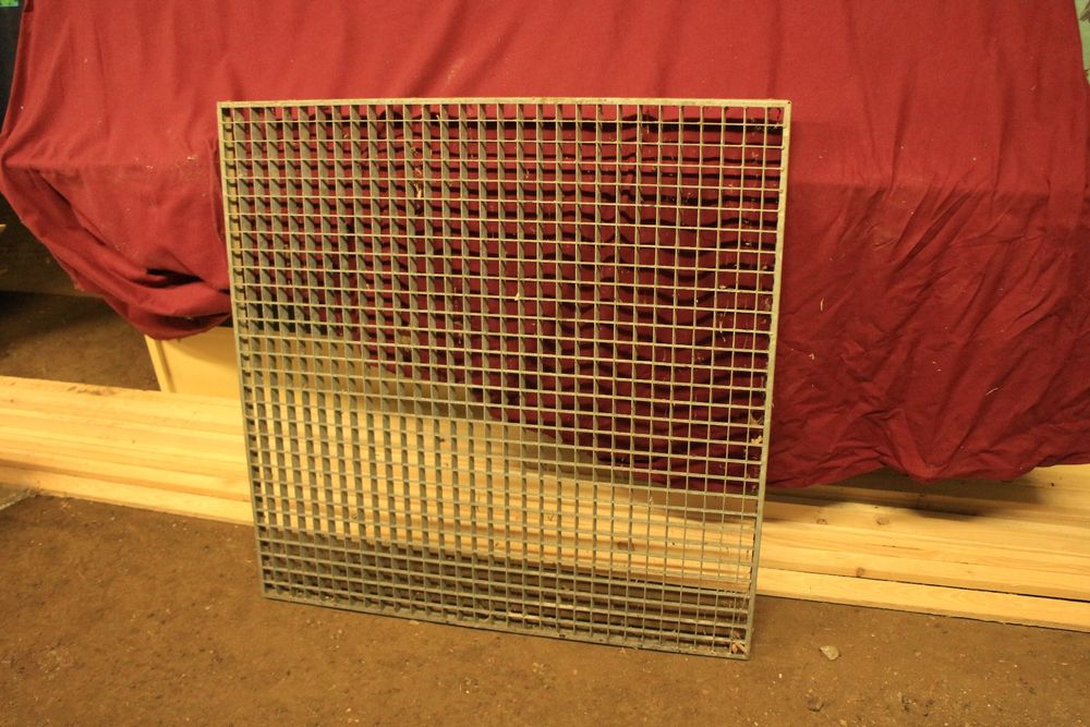 Gitter Rost 100x100 (Gebraucht) in Lohn-Ammannsegg für CHF 75 – nur ...