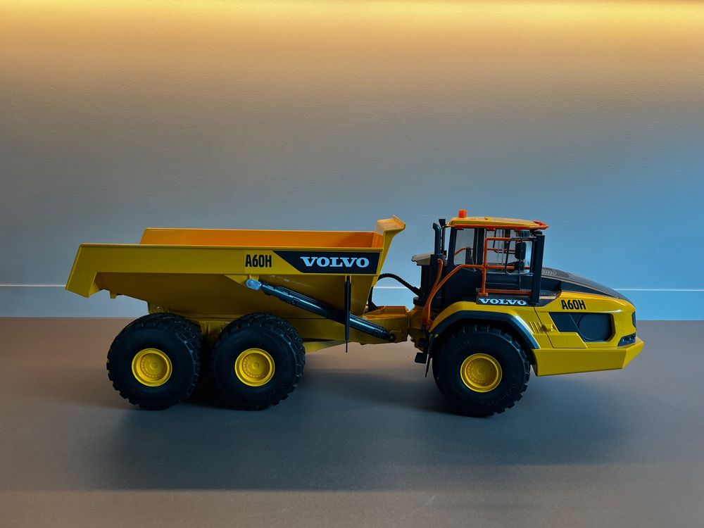 BRUDER Muldenkipper VOLVO gelb (Gebraucht) in Tägerwilen für CHF 25 ...