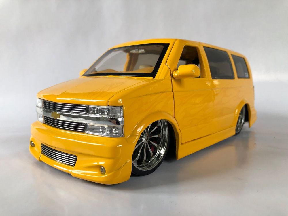 Chevrolet Astro Van 1:18, gelb, Jada Toys (Gebraucht) in Zofingen für ...