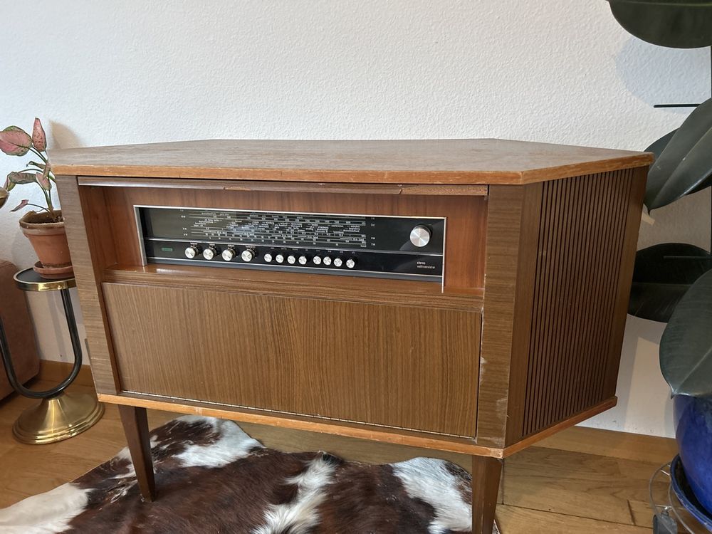 70er Jahre Radiomöbel mit Plattenspieler (Gebraucht) in Zürich für CHF ...