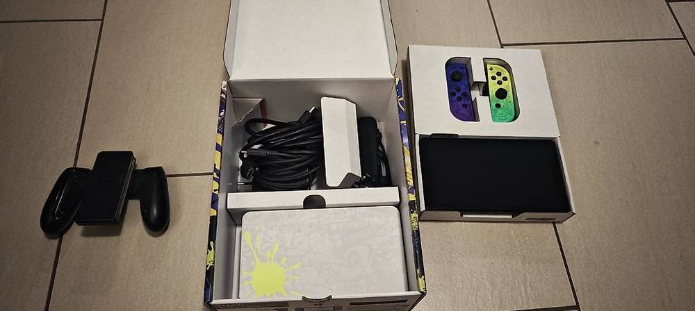Nintendo Switch OLED Splatoon edition + 256 SD Karte (Gebraucht) in ...
