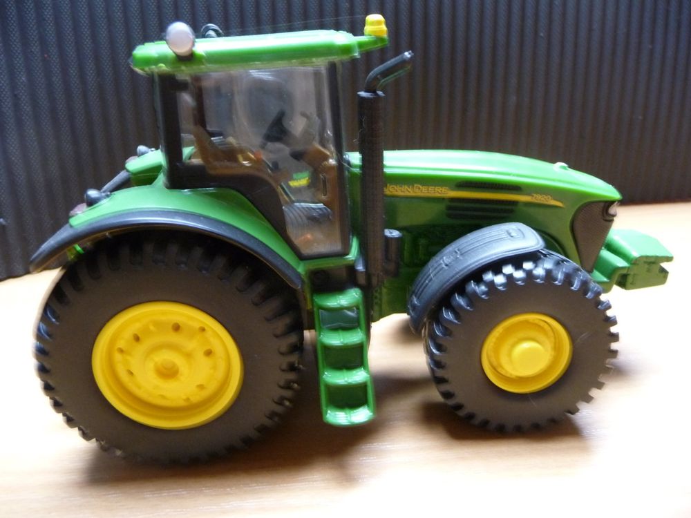 John Deere Traktor Modell (Gebraucht) in Madiswil für CHF 3 – nur ...